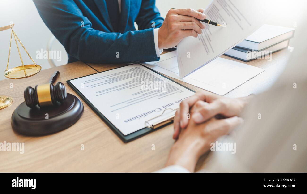 Solicitor client discussion hi-res stock photography and images - Alamy