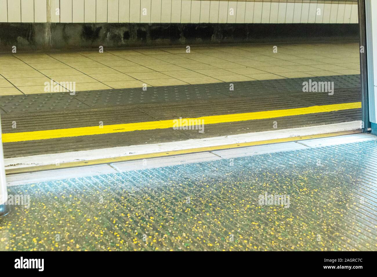 Gap Between Train And Platform High Resolution Stock Photography and ...