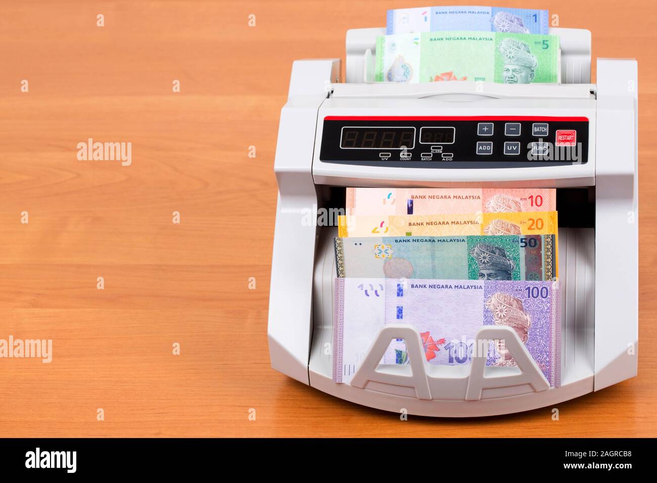 Malaysian money in a counting machine Stock Photo - Alamy