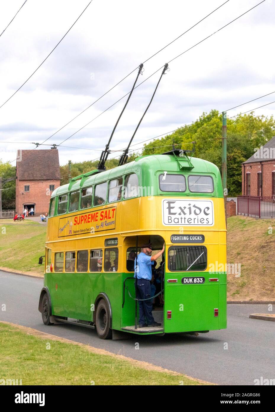 Wolverhampton CT 433, DUK833, a 1946 Sunbeam W trolleybus, electric ...