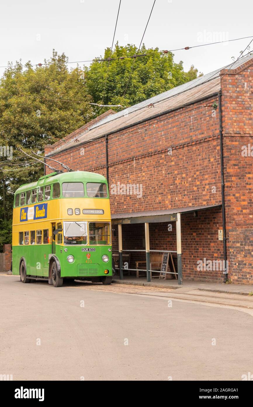 Wolverhampton CT 433, DUK833, a 1946 Sunbeam W trolleybus, electric ...