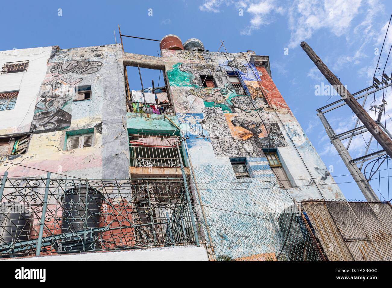 Street art and graffiti on a wall in Havana, Cuba Stock Photo - Alamy