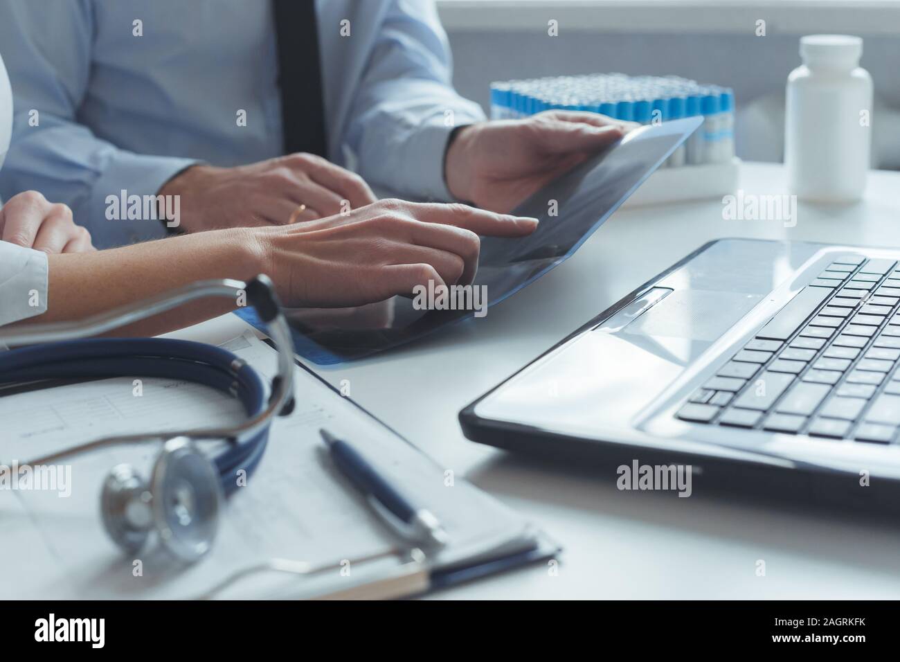 Patient doctor prescribing medication hi-res stock photography and ...