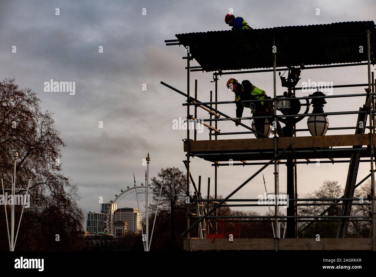 Preparing a scaffolding rig for a Television camera crew at Buckingham ...