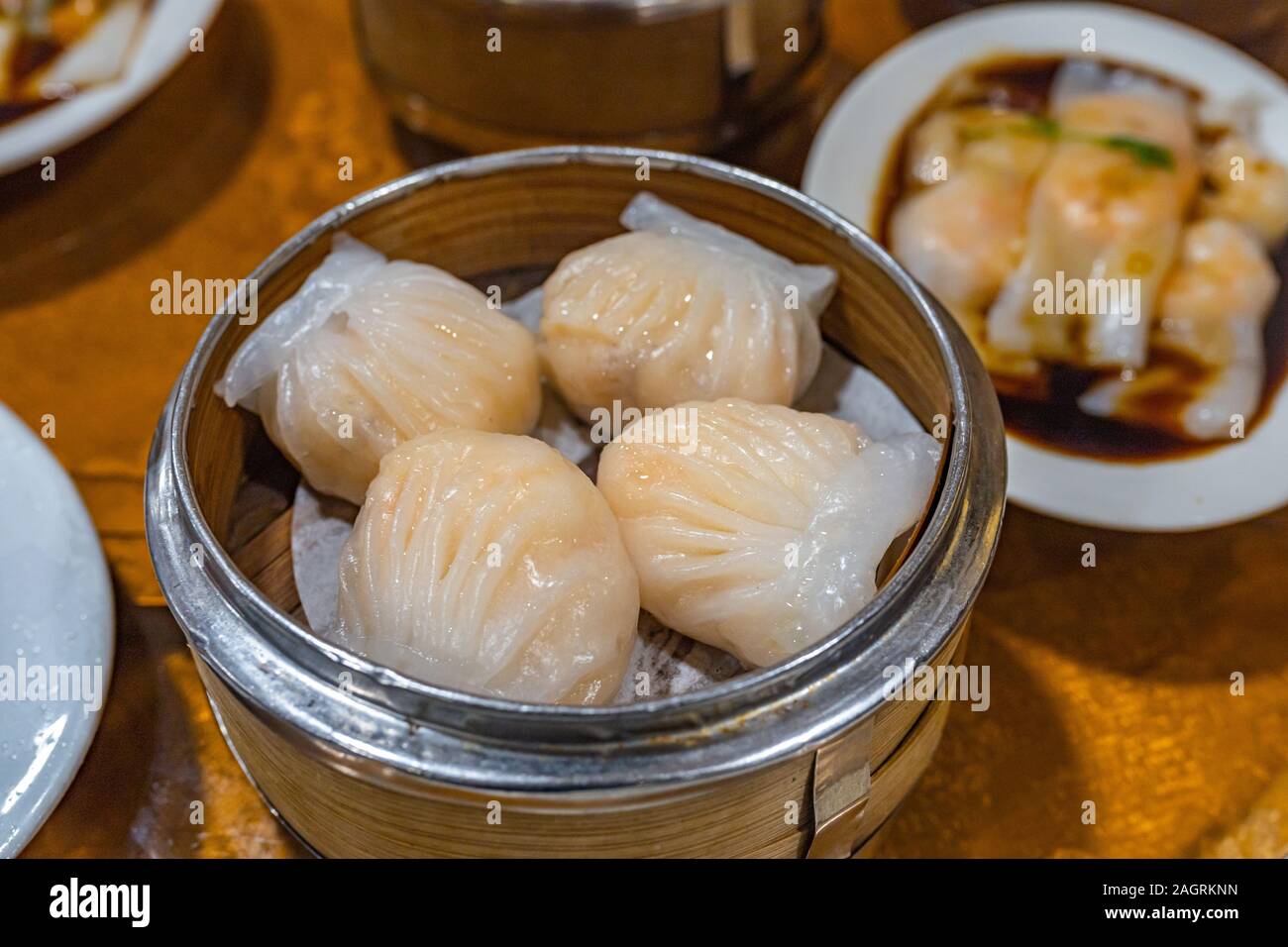 Crystal shrimp dumpling hi-res stock photography and images - Alamy