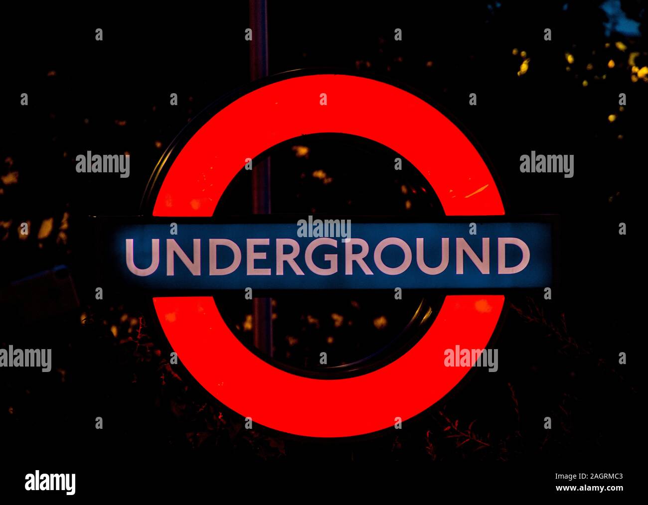 August 17, 2019 – Tower Hill, London, United Kingdom. A bright ...