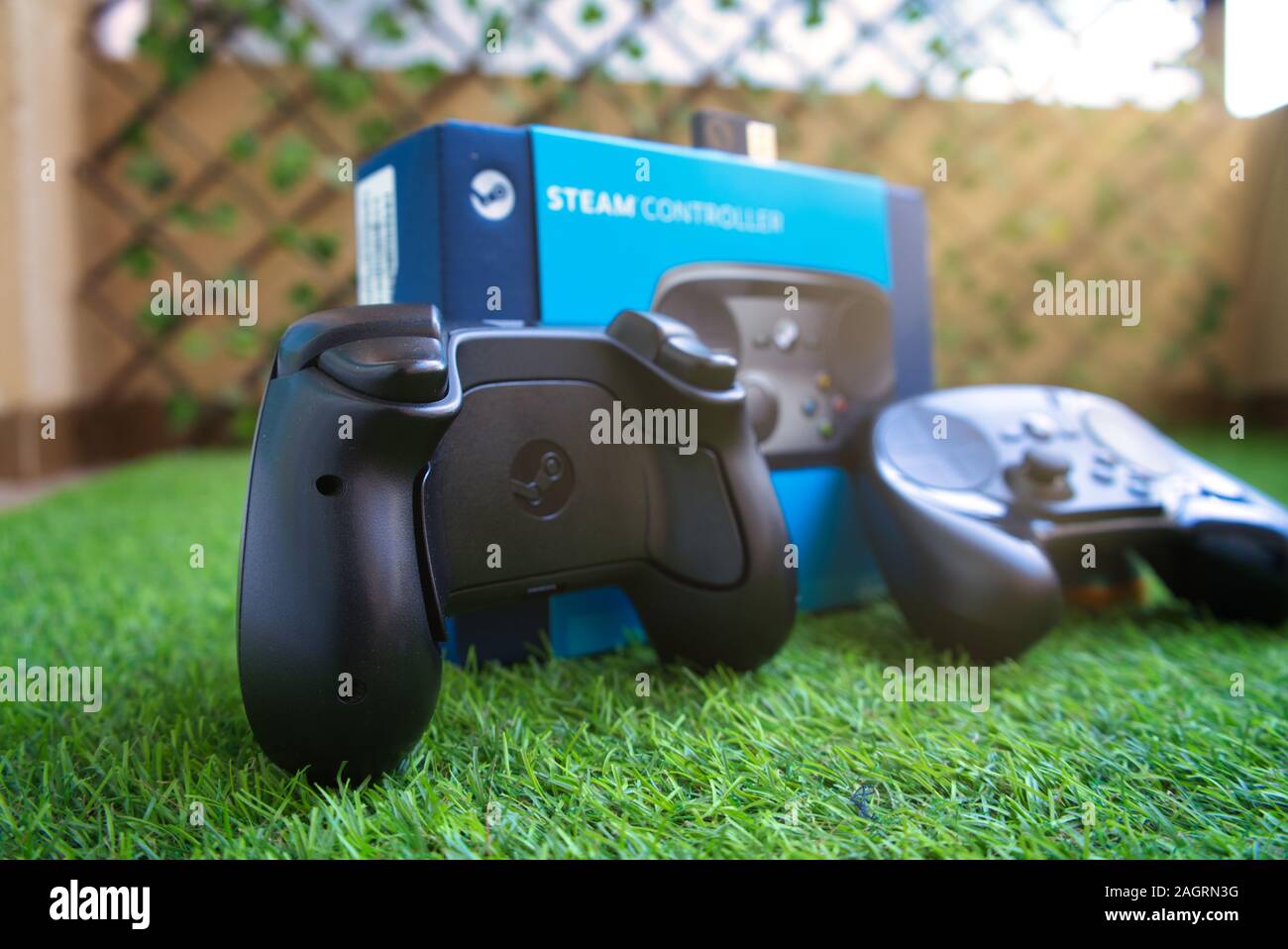 Steam Controller by Valve with its original box in calm early cold ...