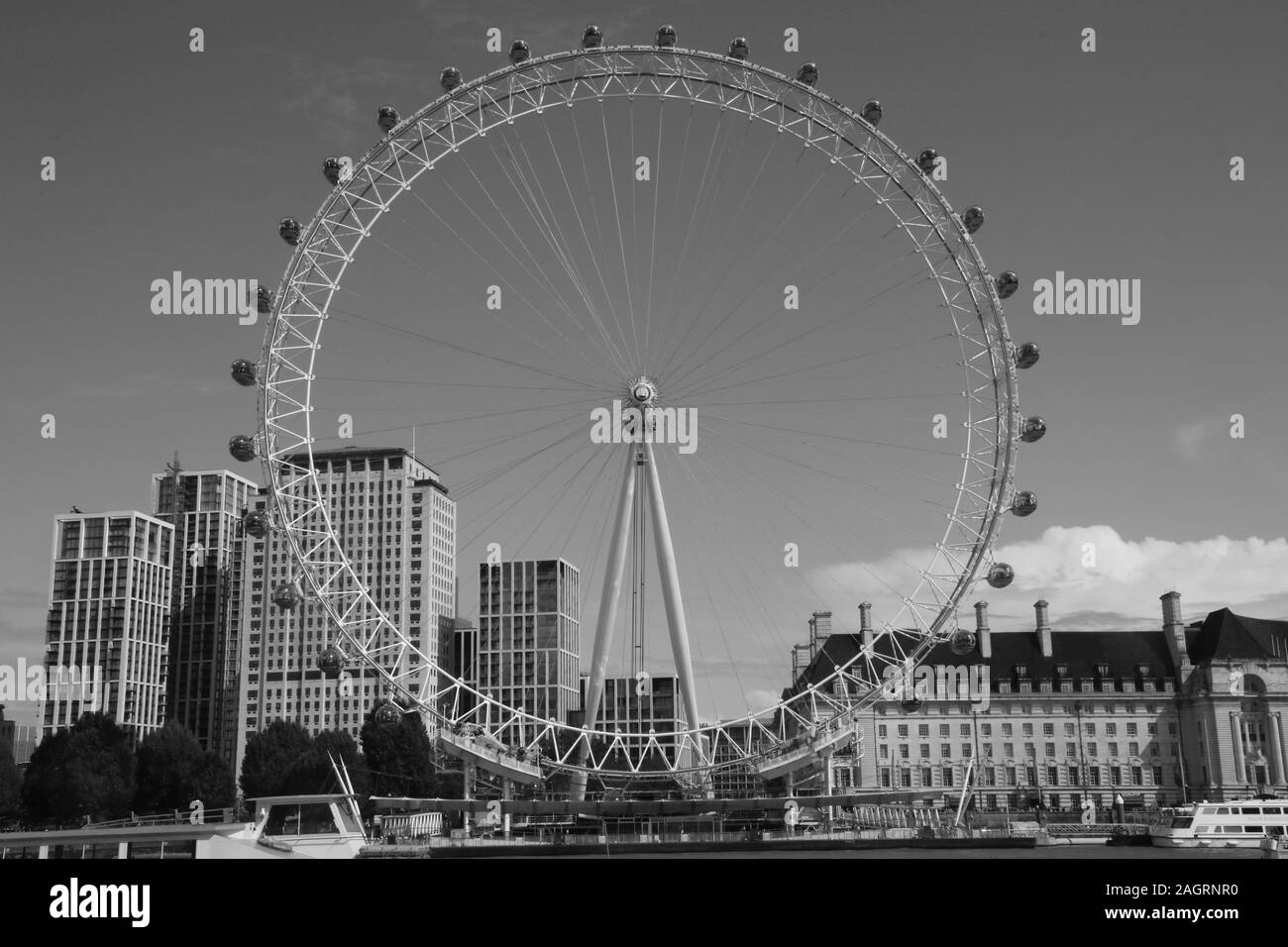 August 19, 2019 – River Thames, London, United Kingdom. The London Eye ...