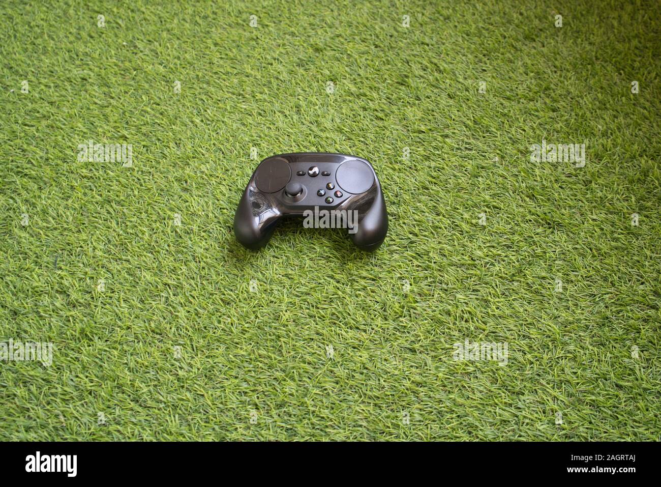Steam Controller by Valve with its original box in calm early cold ...