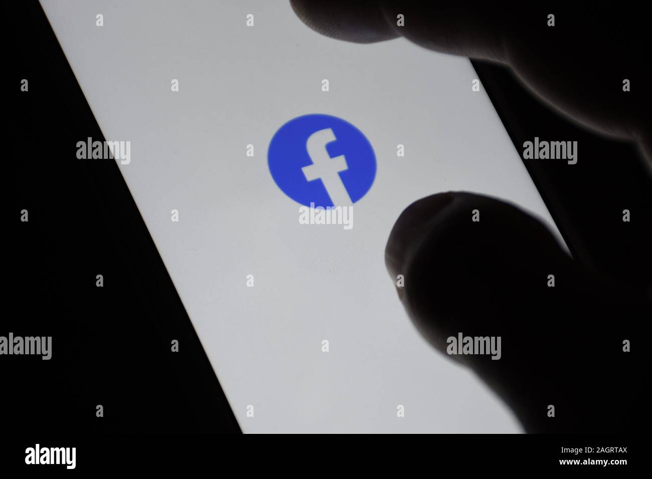 Facebook icon hi-res stock photography and images - Alamy