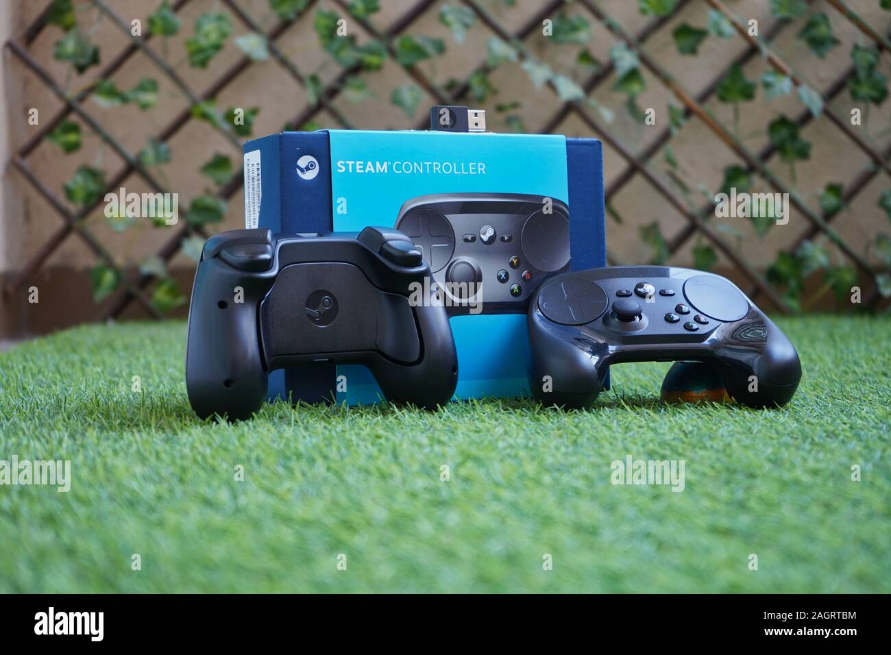 Steam Controller by Valve with its original box in calm early cold ...