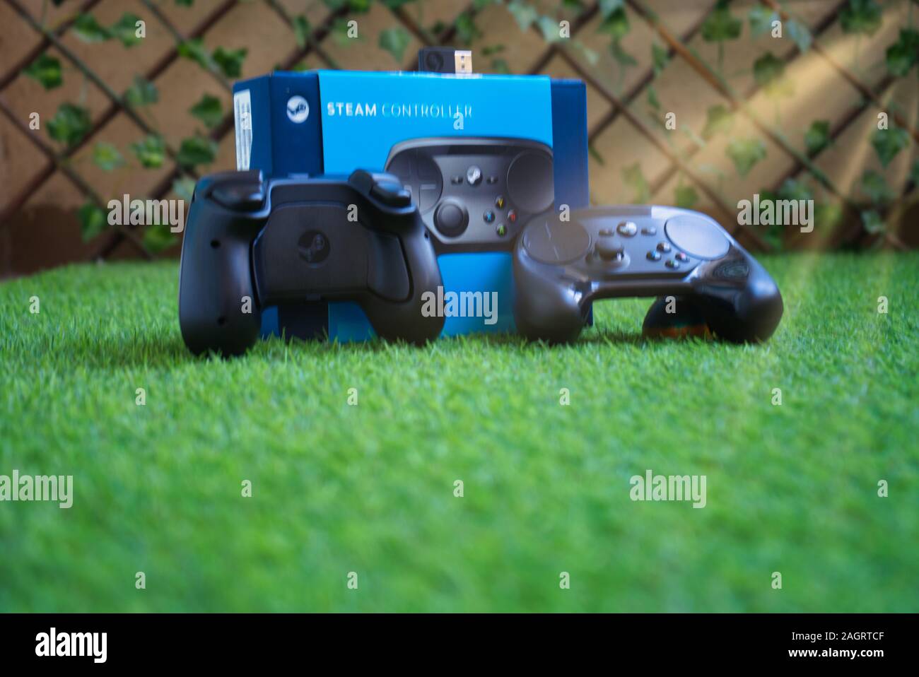 Steam Controller by Valve with its original box in calm early cold ...