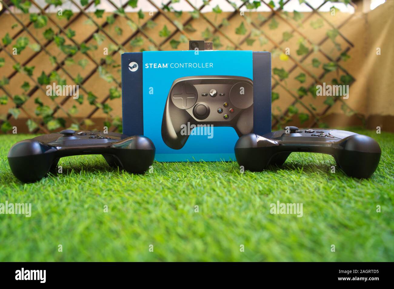 Steam Controller by Valve with its original box in calm early cold ...