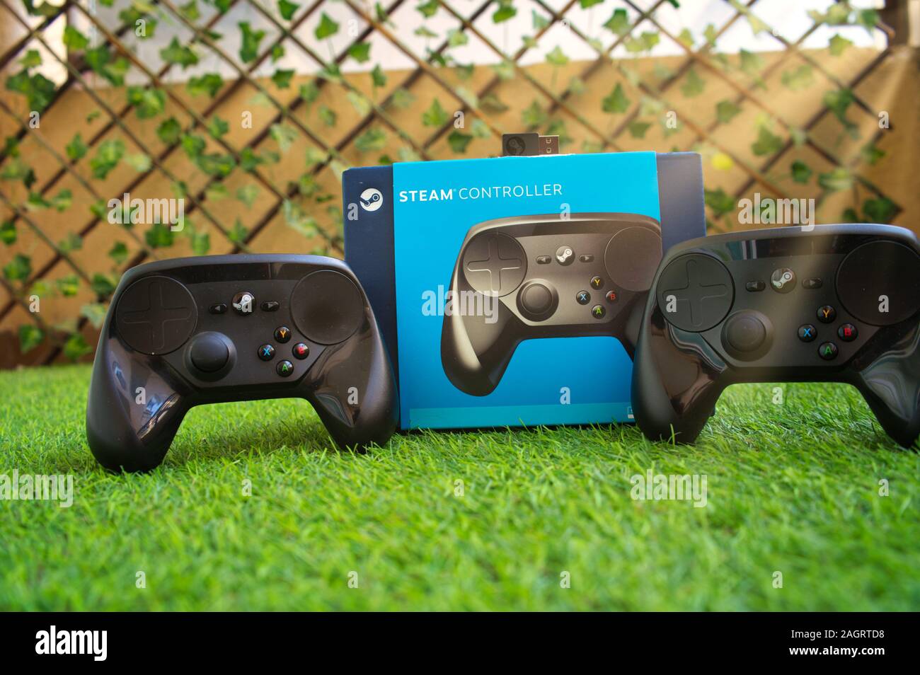 Steam Controller by Valve with its original box in calm early cold ...