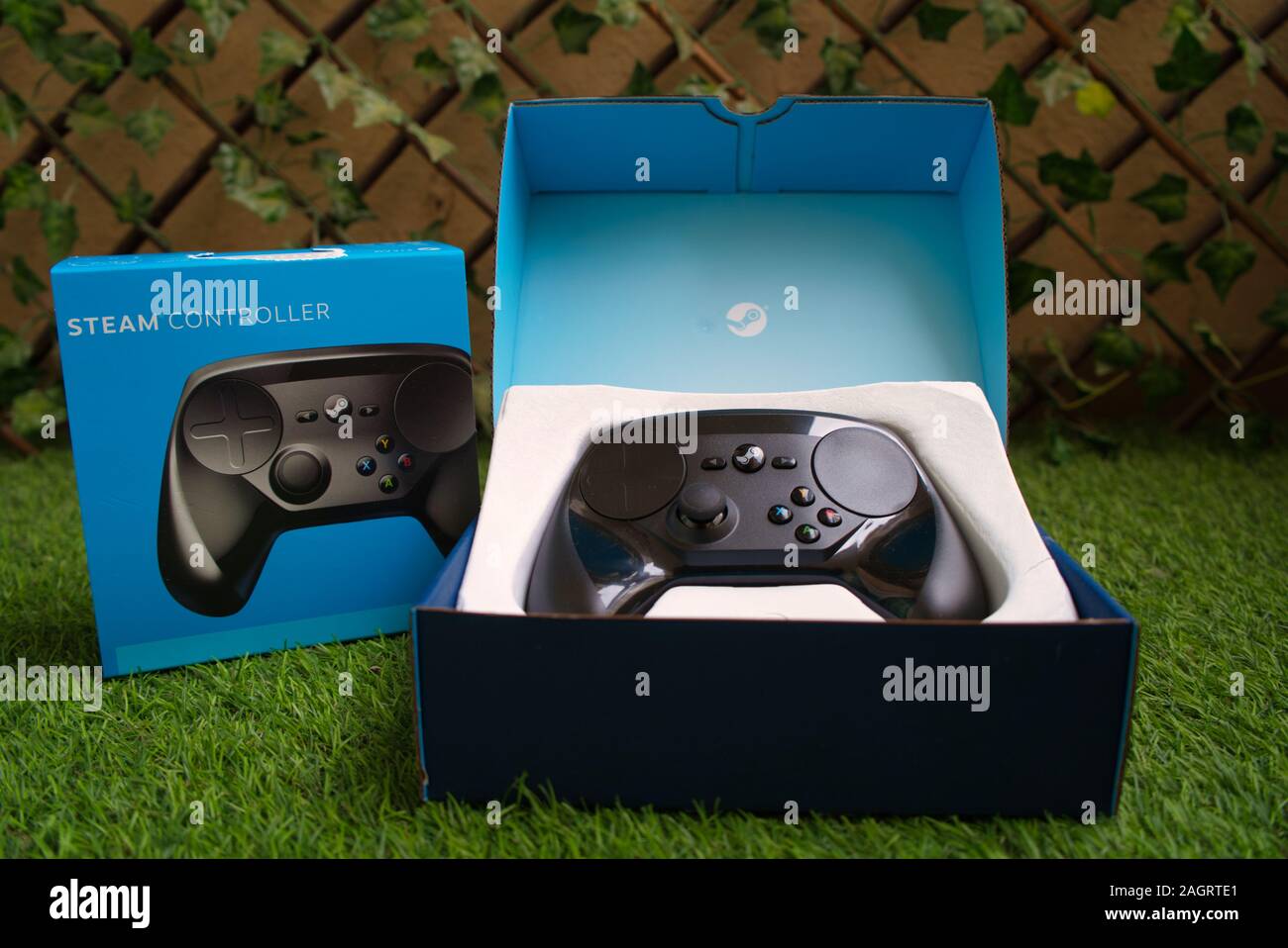 Steam Controller by Valve with its original box in calm early cold ...