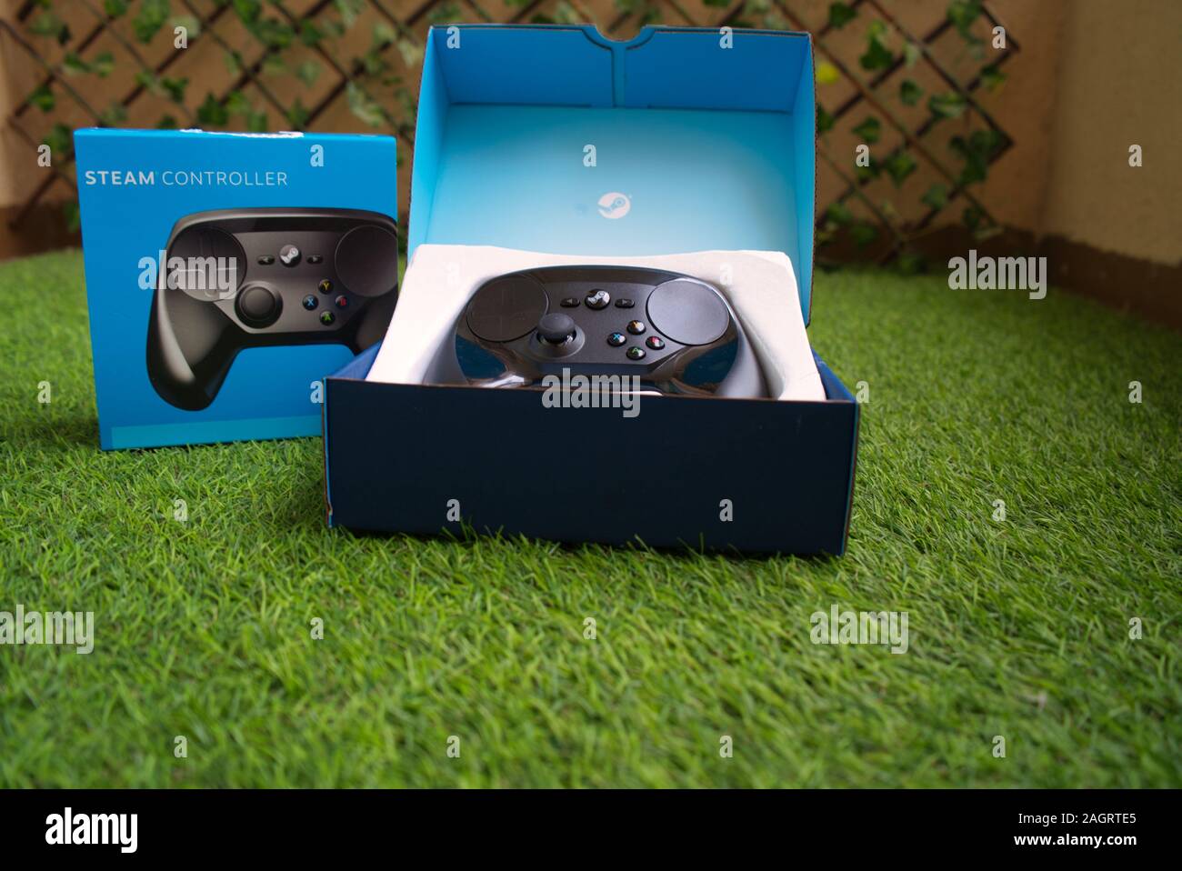 Steam Controller by Valve with its original box in calm early cold ...