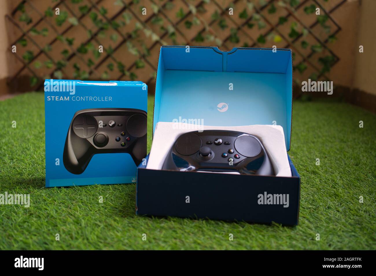 Steam Controller by Valve with its original box in calm early cold ...