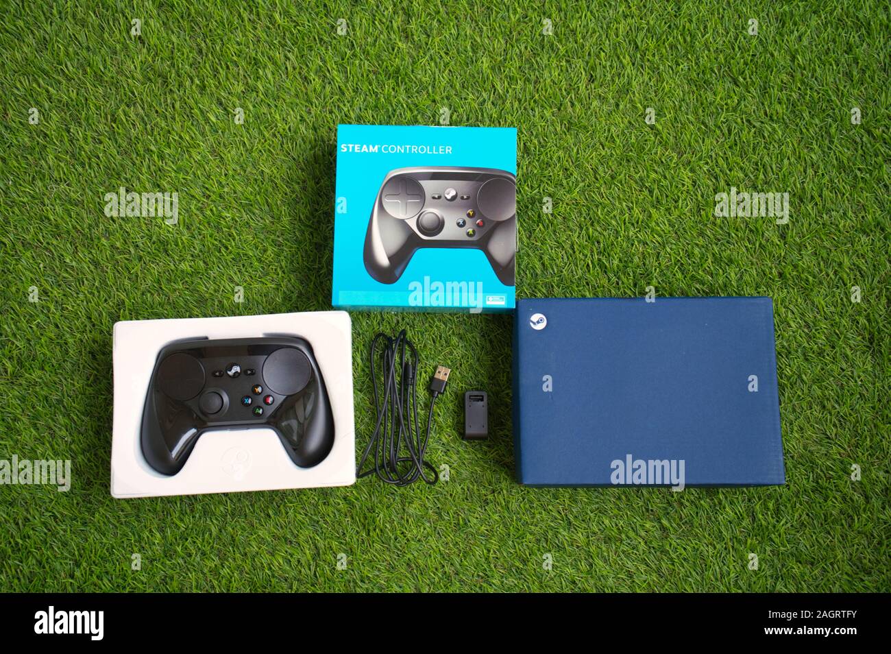 Steam Controller by Valve with its original box in calm early cold ...