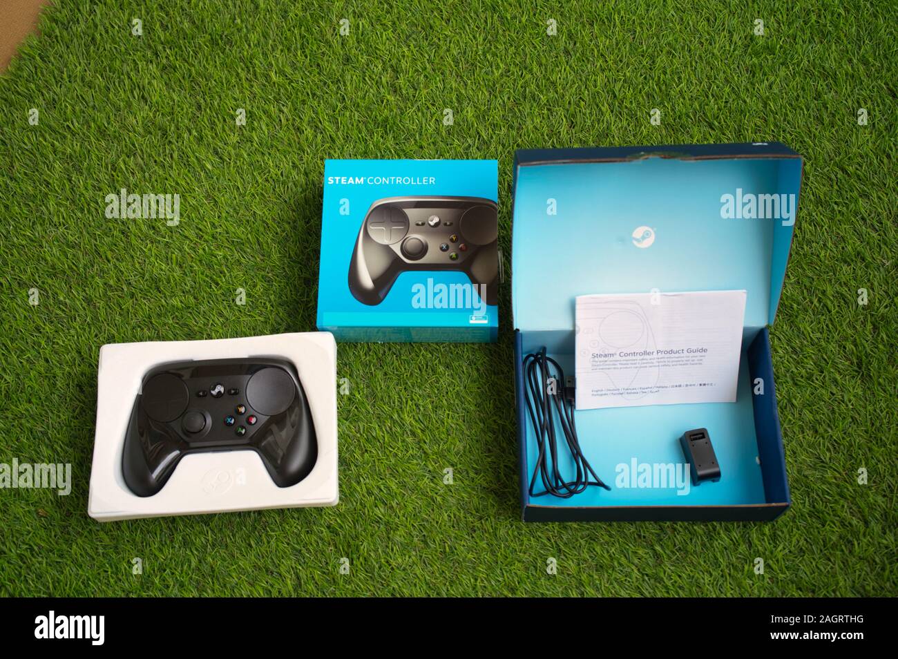 Steam Controller by Valve with its original box in calm early cold ...