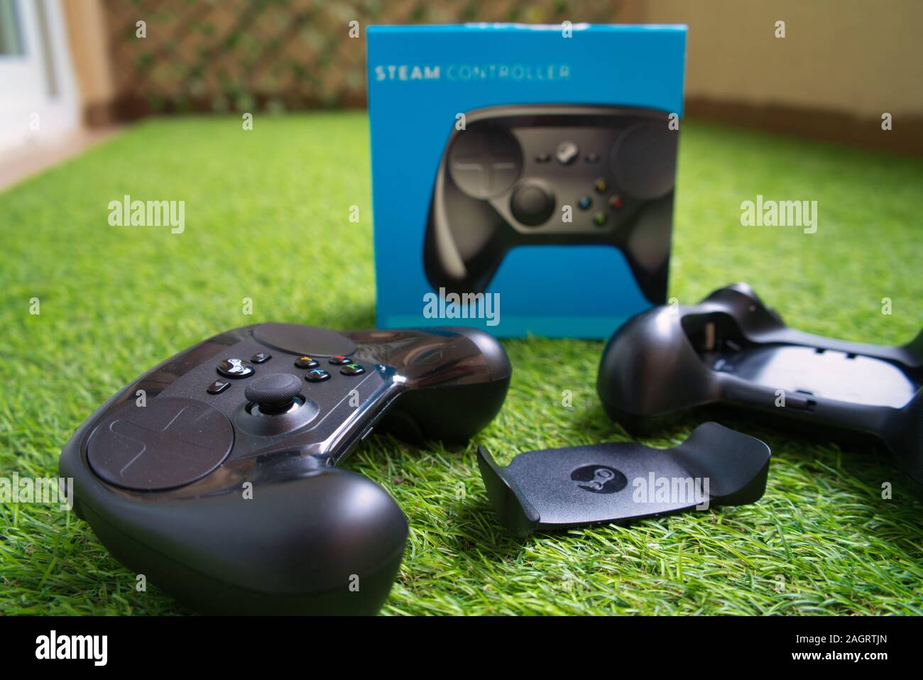 Steam Controller by Valve with its original box in calm early cold ...