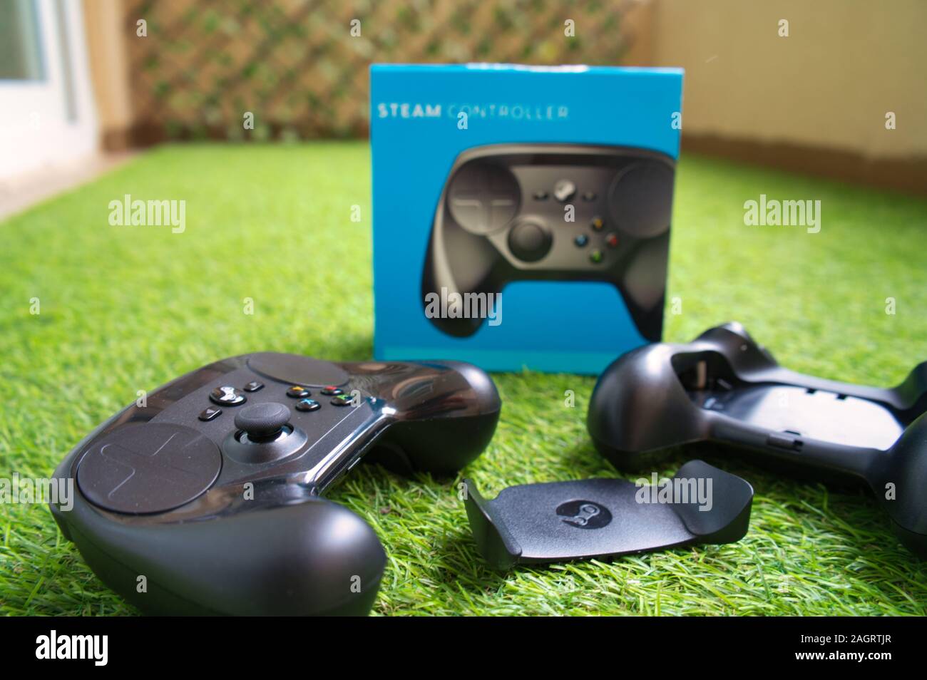 Steam Controller by Valve with its original box in calm early cold ...