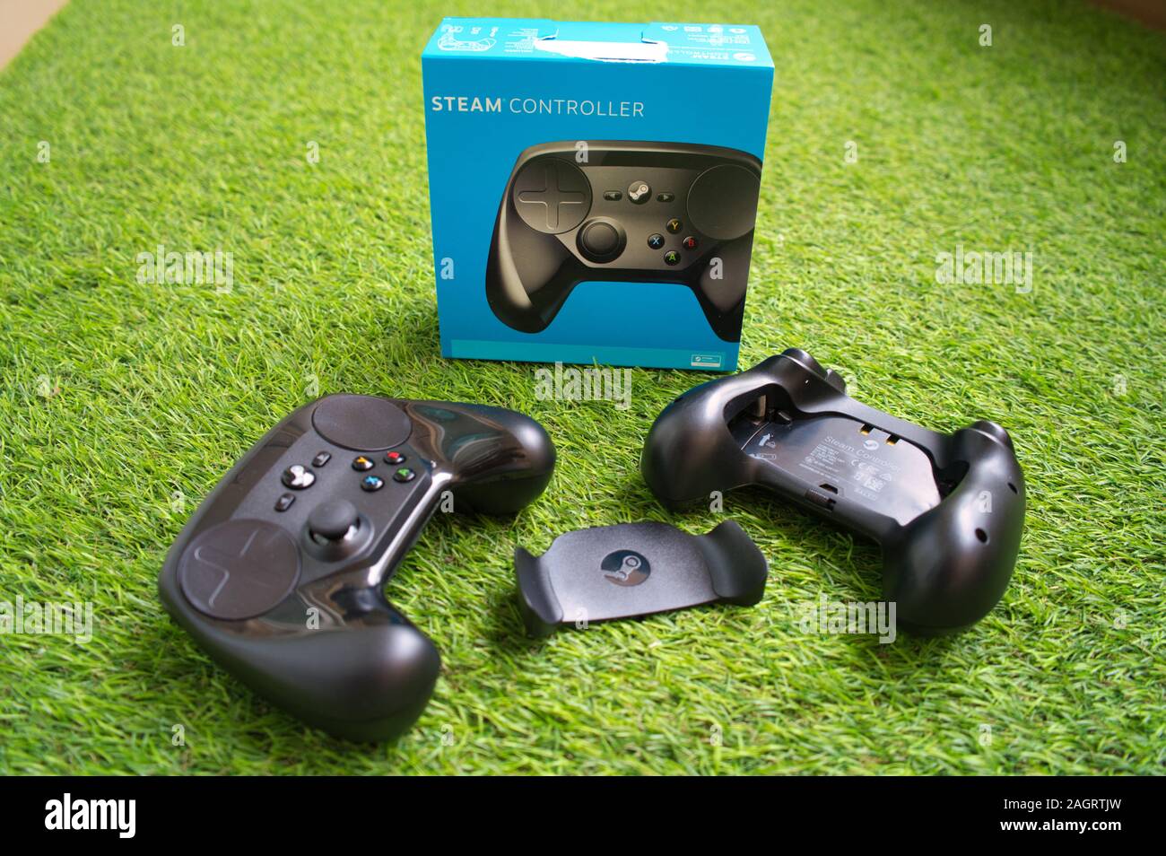 Steam Controller by Valve with its original box in calm early cold ...