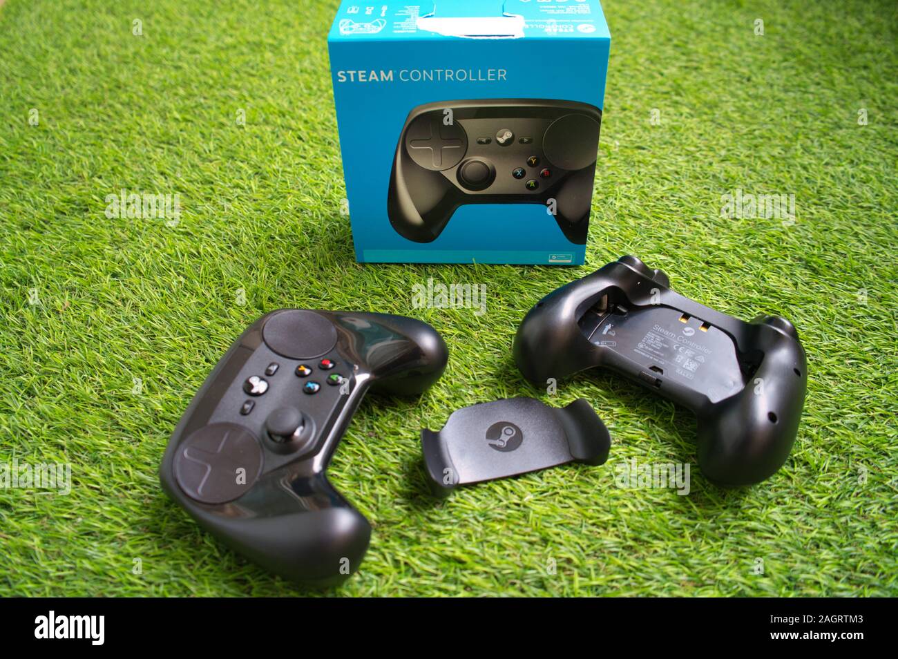 Steam Controller by Valve with its original box in calm early cold ...