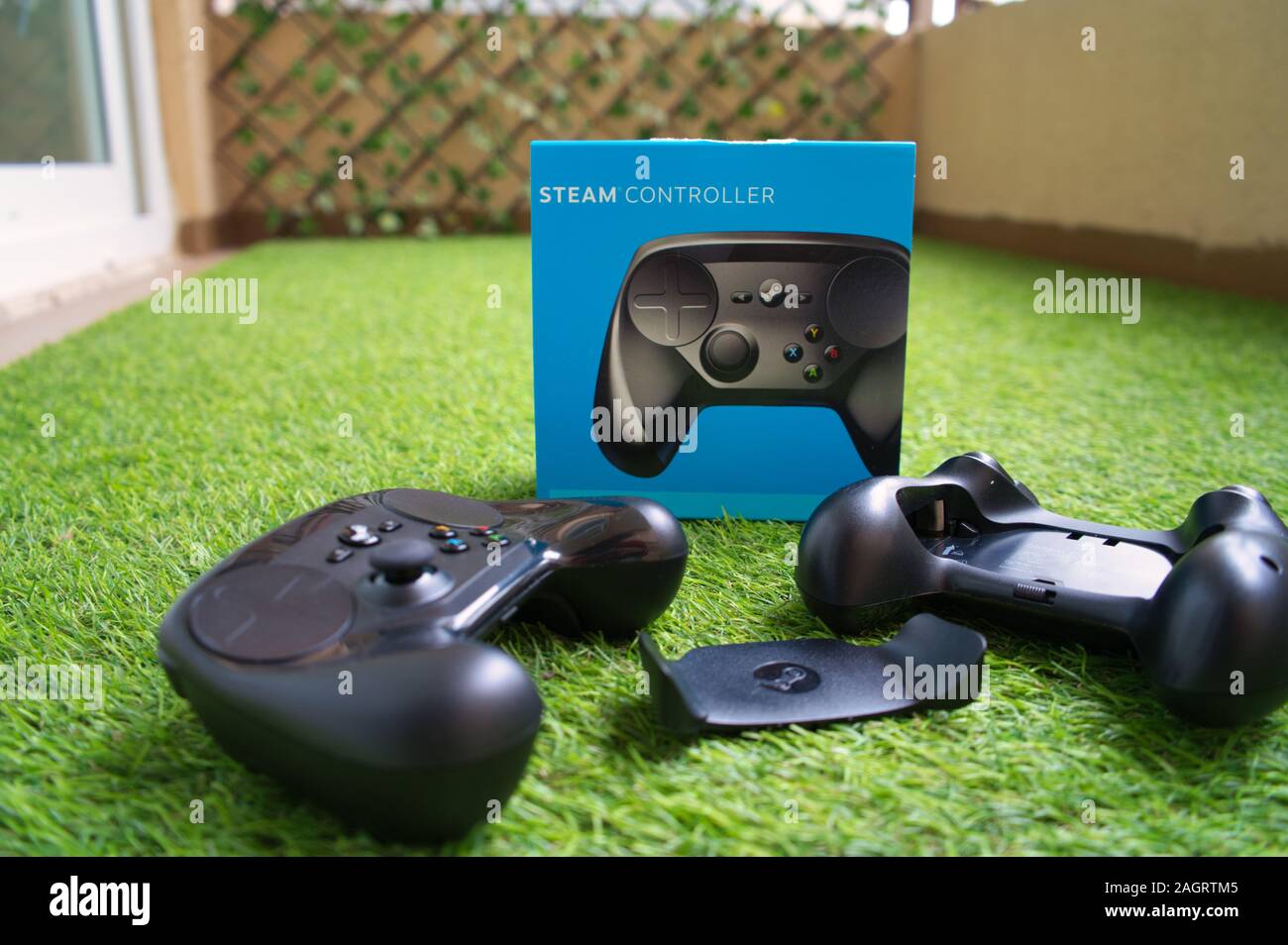Steam Controller by Valve with its original box in calm early cold ...