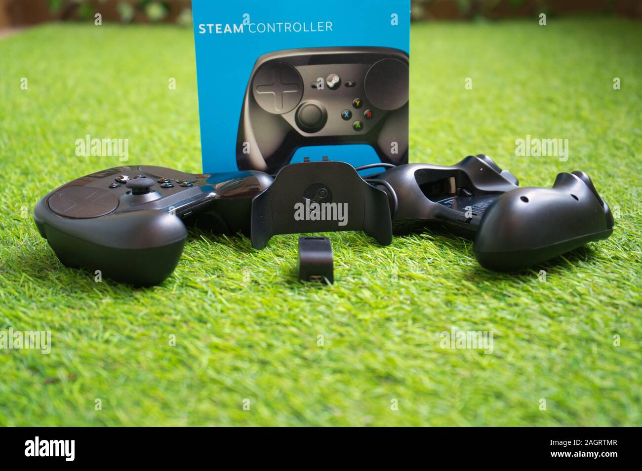 Steam Controller by Valve with its original box in calm early cold ...