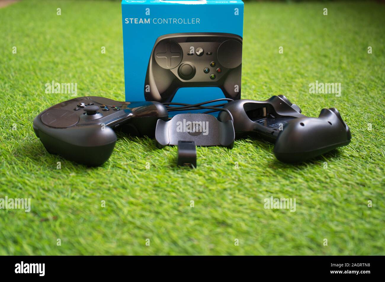 Steam Controller by Valve with its original box in calm early cold ...