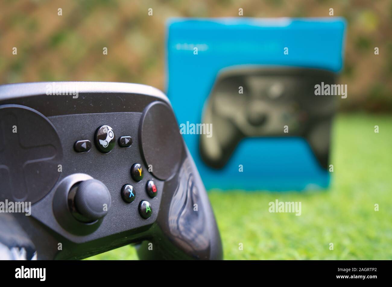 Steam Controller by Valve with its original box in calm early cold ...