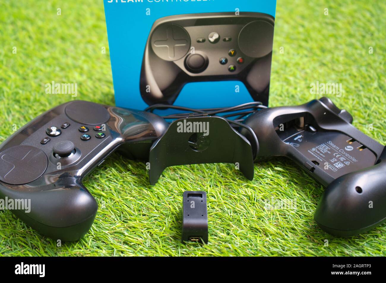 Steam Controller by Valve with its original box in calm early cold ...