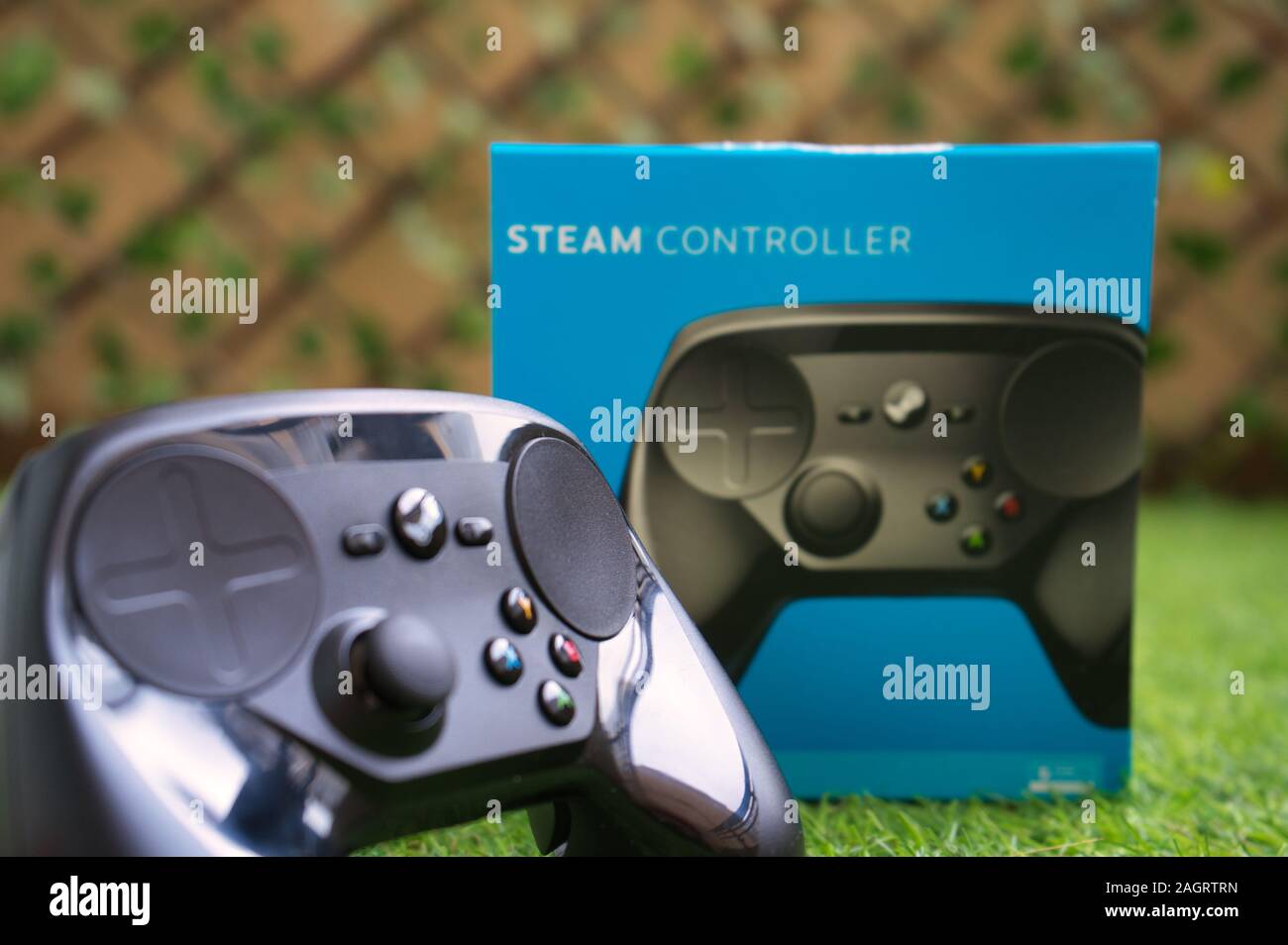 Steam Controller by Valve with its original box in calm early cold ...