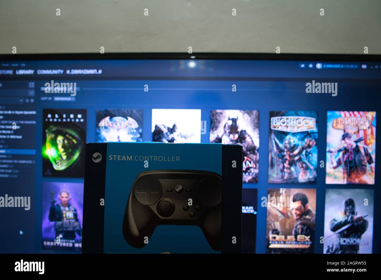 Steam Controller by Valve with its original box in its original state ...