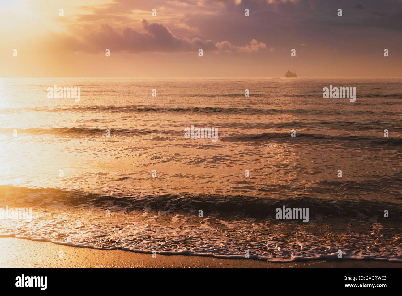 Calm stormy sea contrast hi-res stock photography and images - Alamy