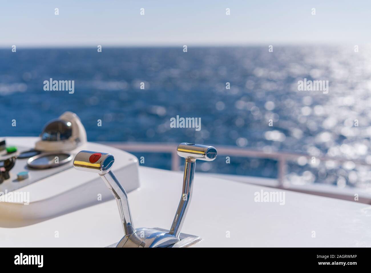 Ship throttle control brass hi-res stock photography and images - Alamy