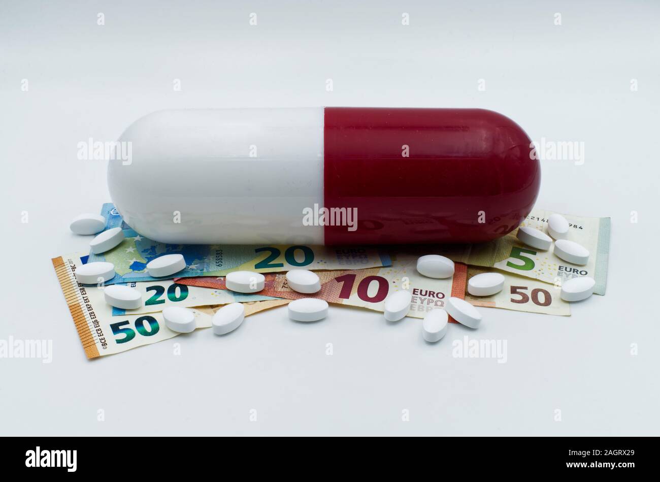 Medicine pill on euro banknote. Medical treatment and expensive ...
