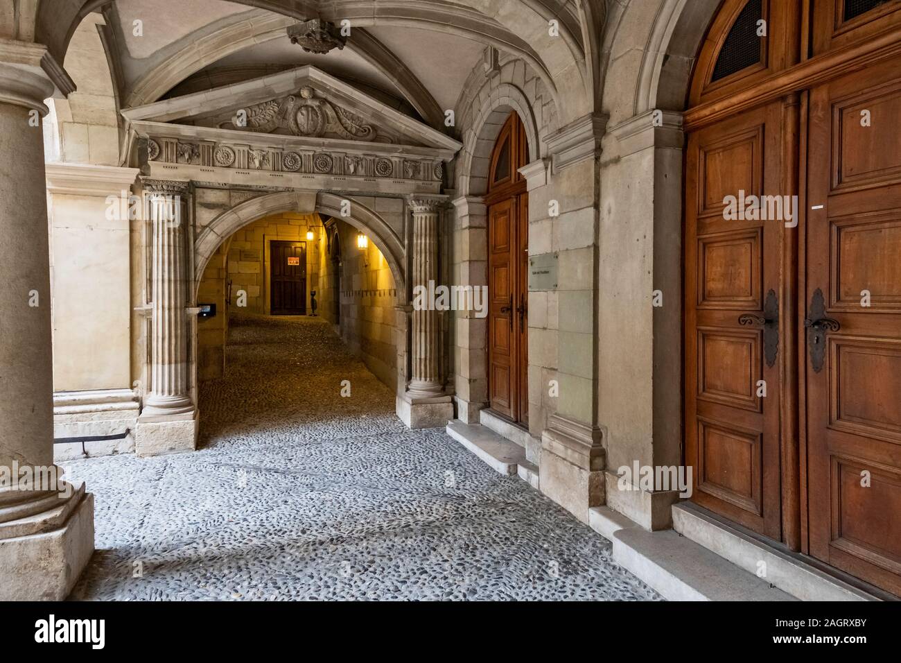 City hall geneva switzerland hi-res stock photography and images - Alamy