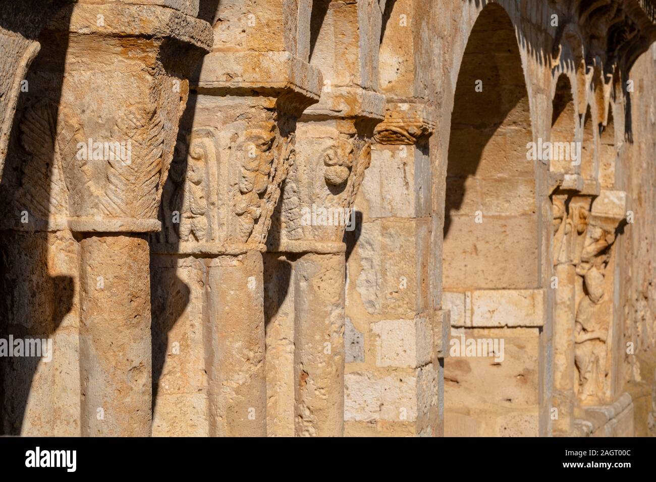 Portico romanico hi-res stock photography and images - Alamy