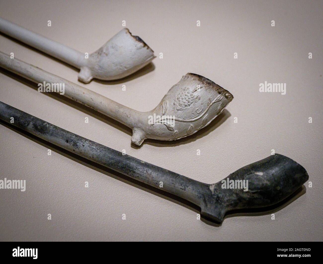 pipas, siglo XVIII, Arkeologi Museoa, museo aqueologico, Bilbao ...