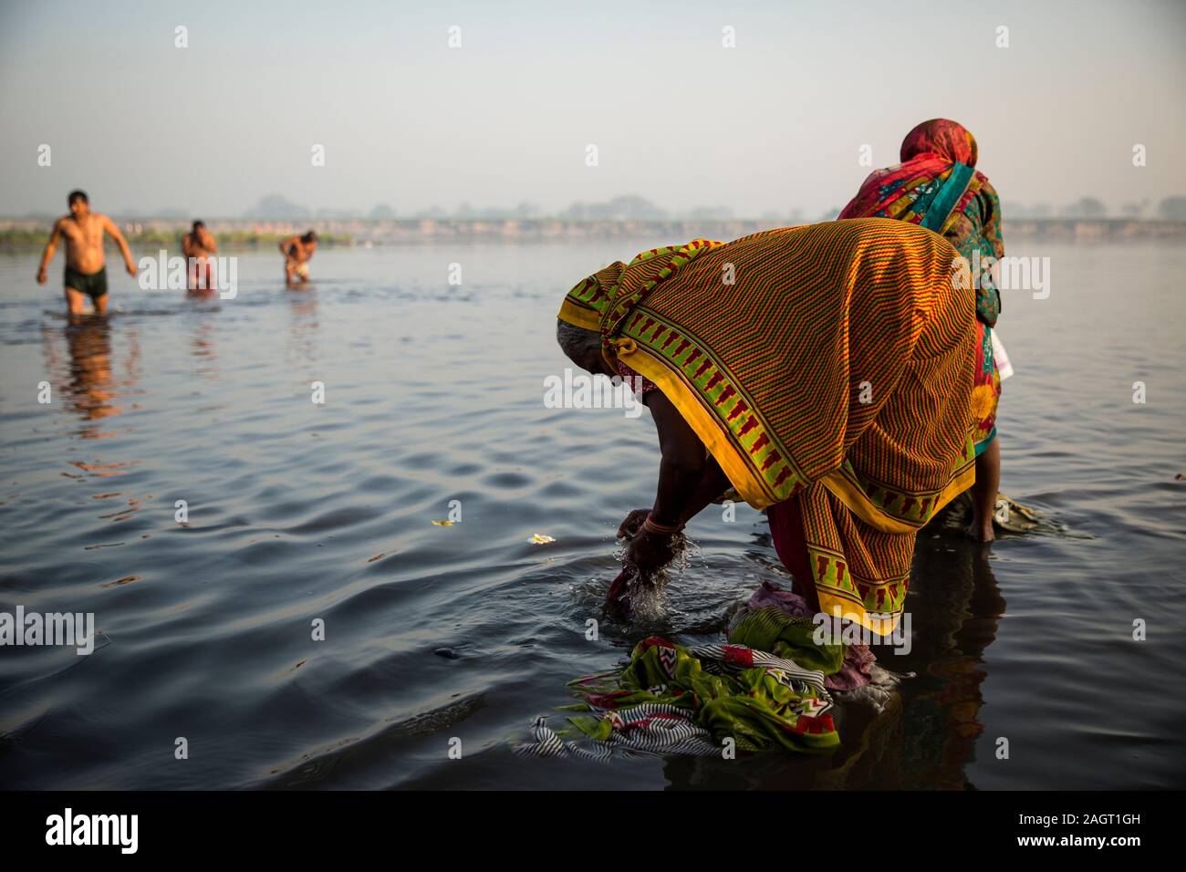 Woman washing clothes in the river hi-res stock photography and images ...