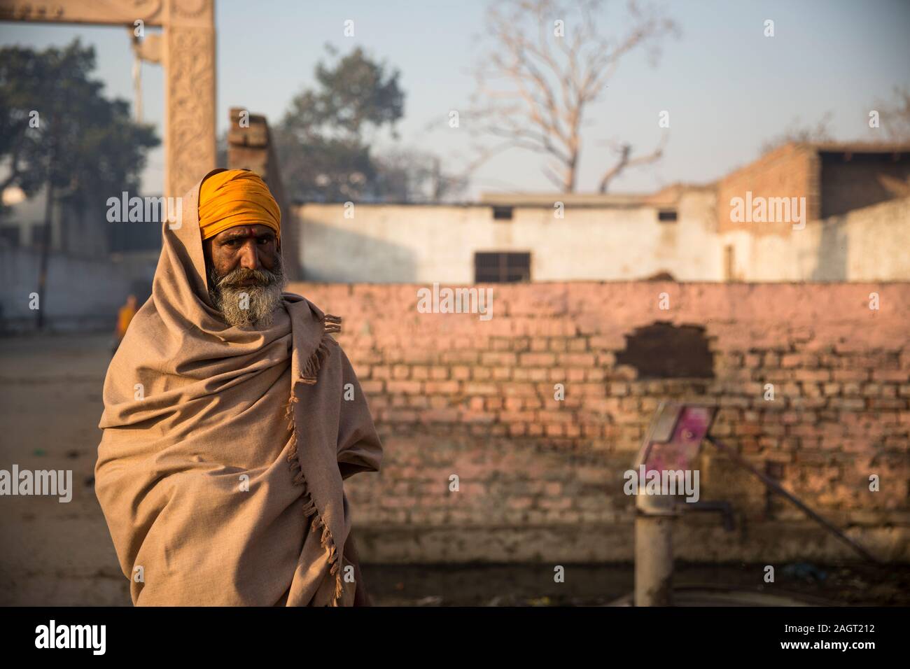 Man in cold india hi-res stock photography and images - Alamy
