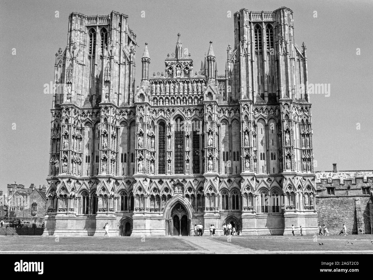 GB '80 : Wells,St Andrew cathedral Stock Photo - Alamy
