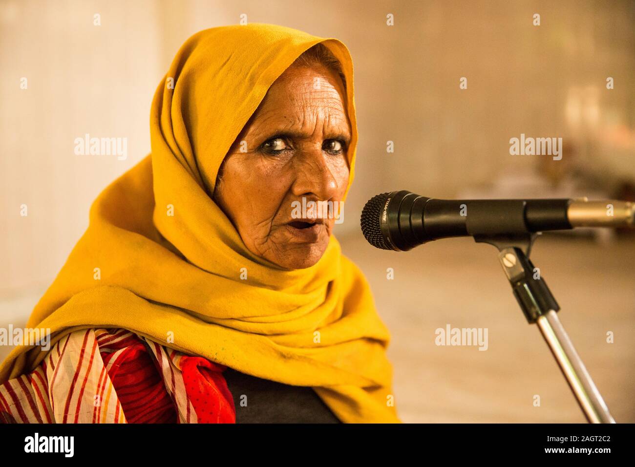 Women singing religious songs in Vrindavan. India Stock Photo - Alamy