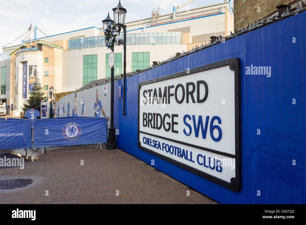 Stamford bridge sign hi-res stock photography and images - Alamy
