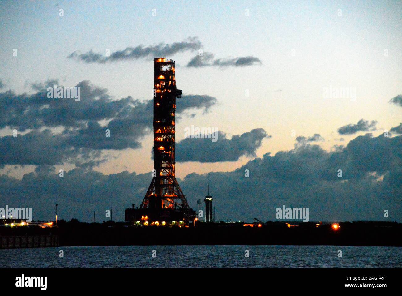 Solid motor assembly building hi-res stock photography and images - Alamy