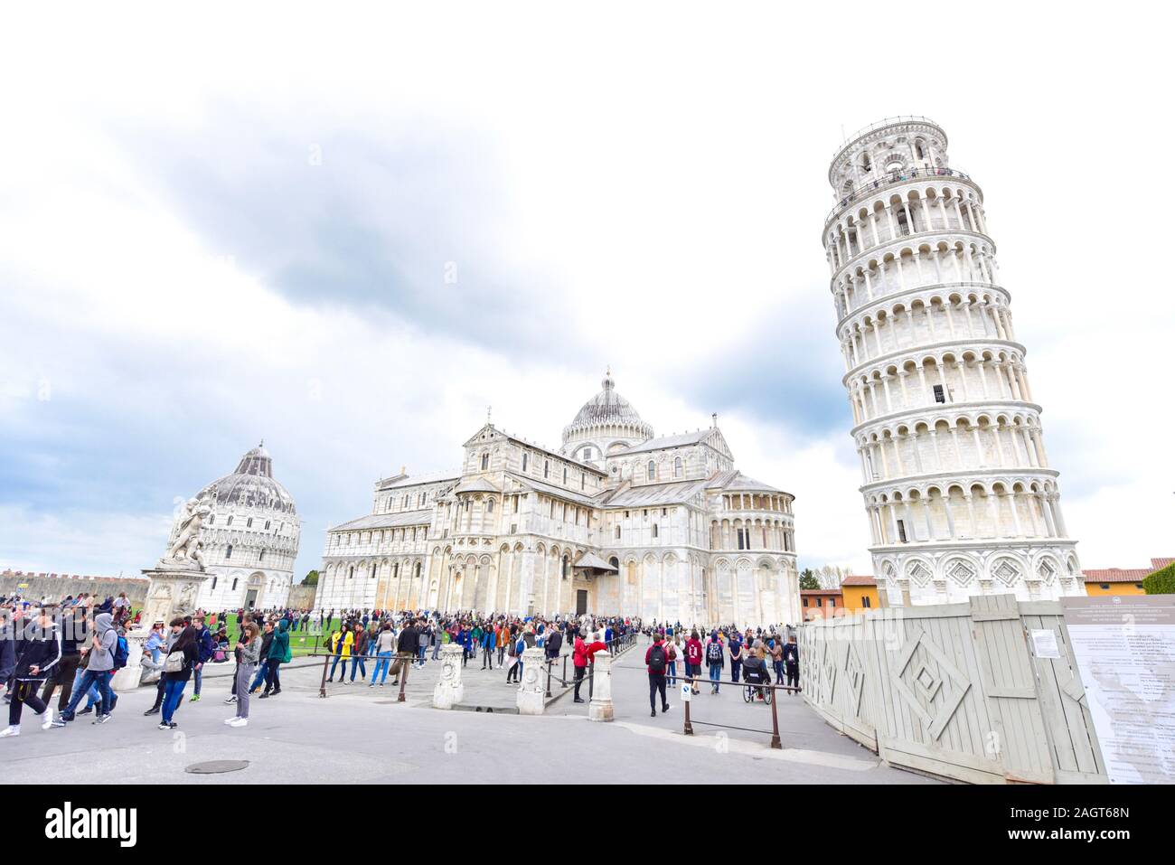 Pisa Cathedral and the Leaning Tower of Pisa in Tuscany Region Stock ...