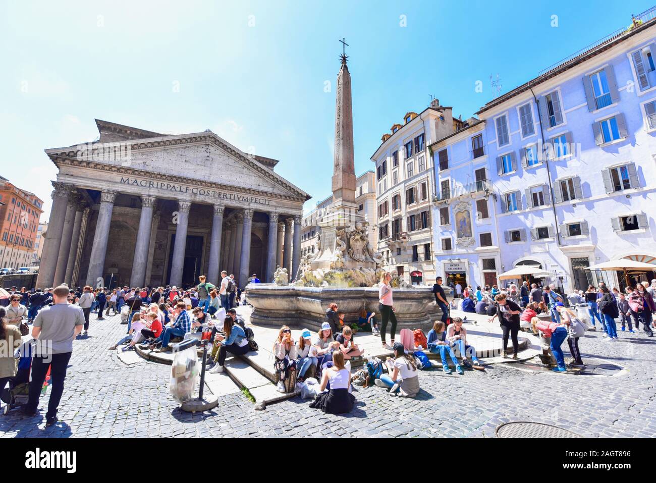 Crowd of Tourists at Piazza della Rotonda, Famous City Square in Rome ...