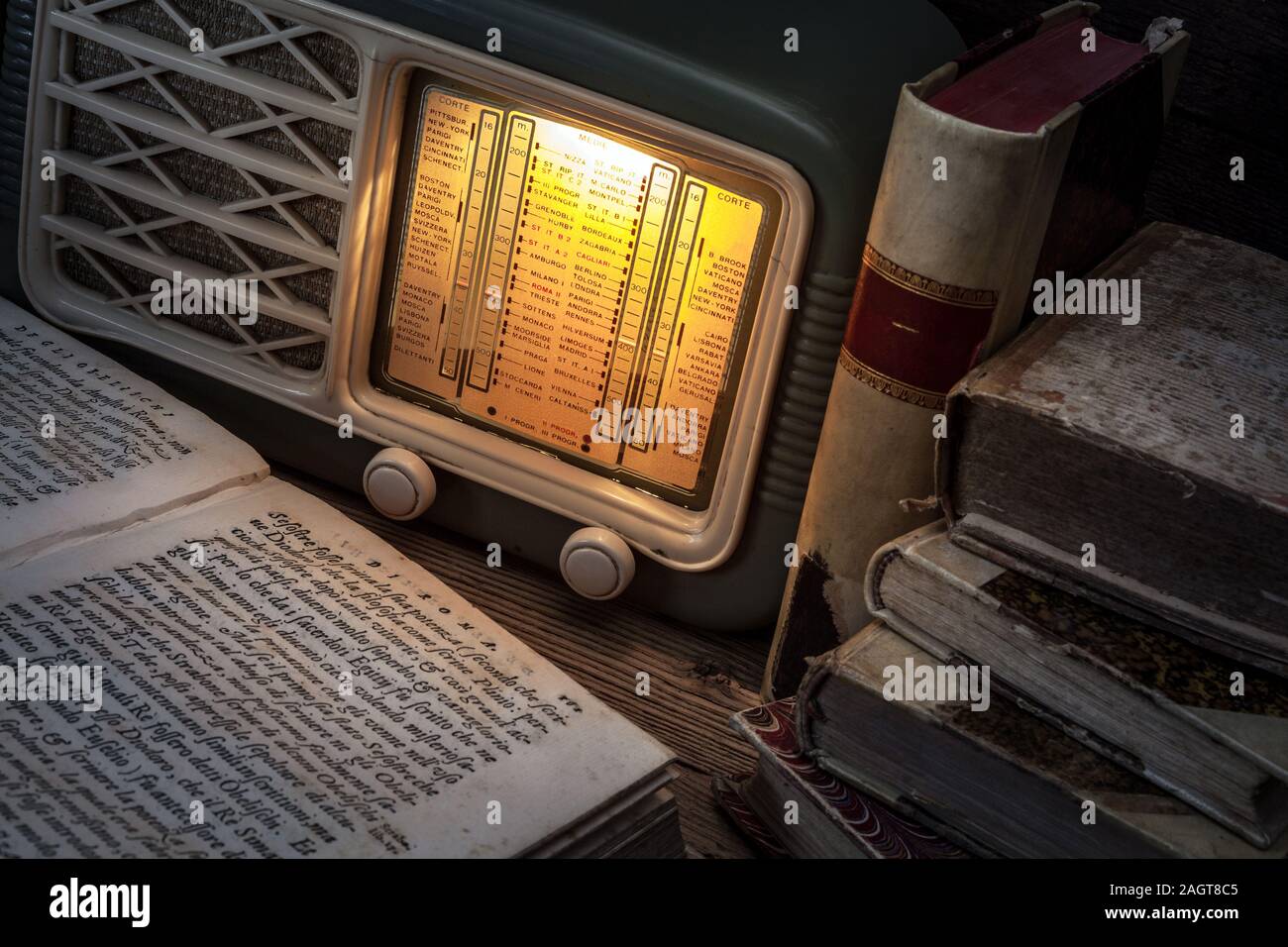 old vintage radio - still life Stock Photo - Alamy