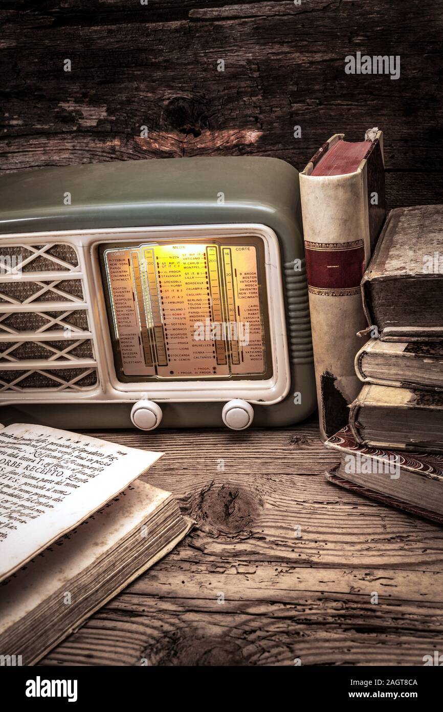 old vintage radio - still life Stock Photo - Alamy